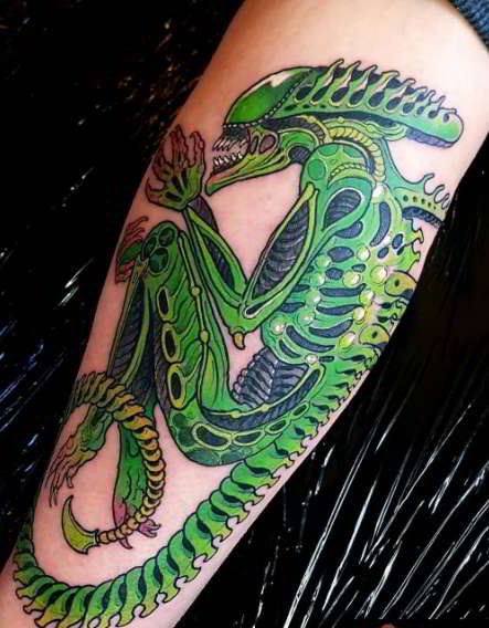 30 Awesome Xenomorph Tattoo Ideas - Tidy Tale
