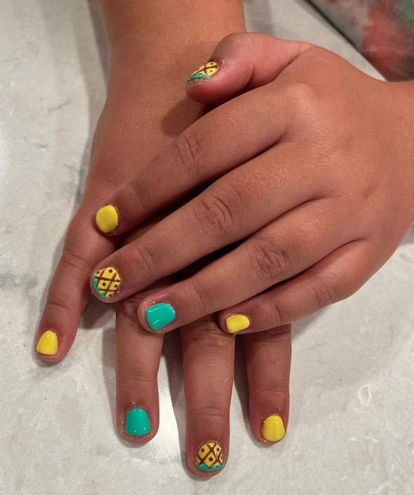 14 Christmas Nail Design Ideas for Little Girls: Festive Fun for Tiny ...